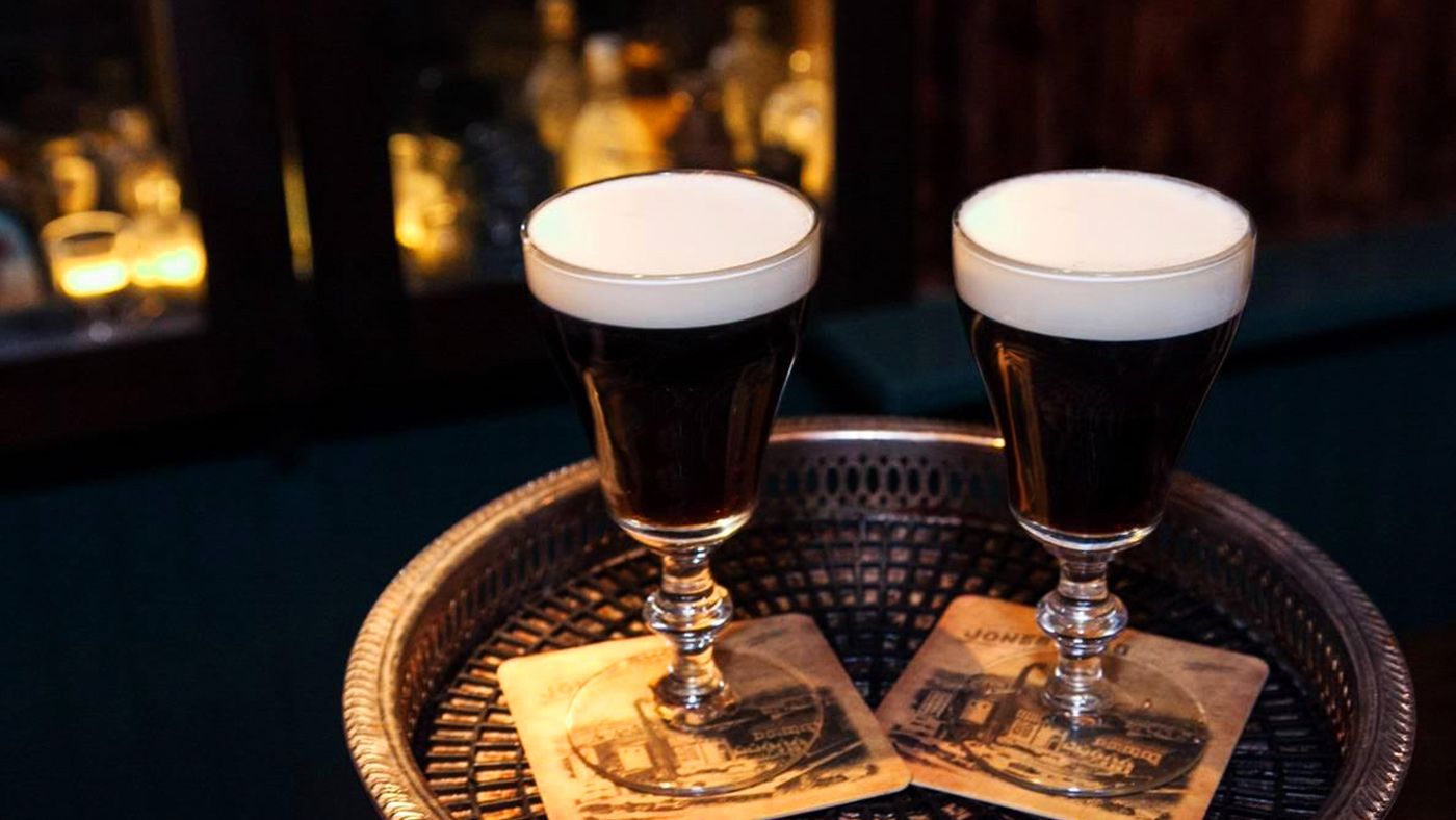 Irish Coffee - História, receita e dicas de como preparar