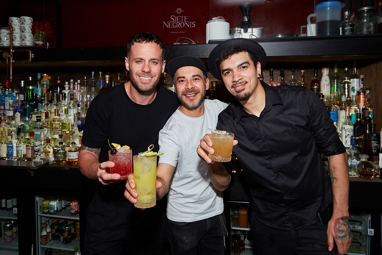 Siete Negronis no Chile faz guest com bartender brasileiro